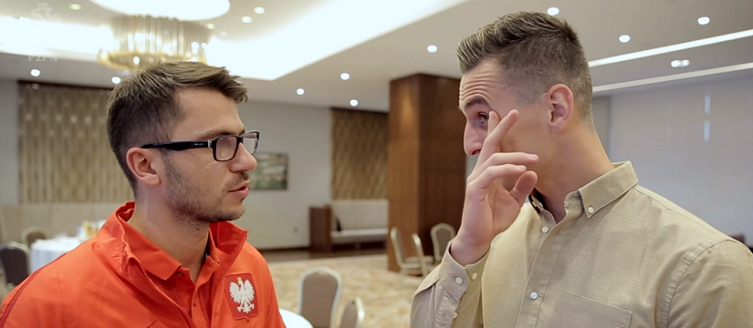 Łzy Milika i słowa wsparcia od kolegów z kadry. "Wracaj do nas szybko". WIDEO