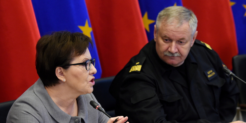 Nawałnice dają w kość Polakom, a Ewa Kopacz zapewnia: rząd o was nie ... Nawałnice dają w kość Polakom, a Ewa Kopacz zapewnia: rząd o was nie ...