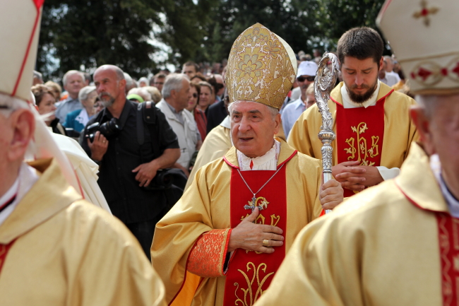 Prymas Polski abp Józef Kowalczyk składa rezygnację