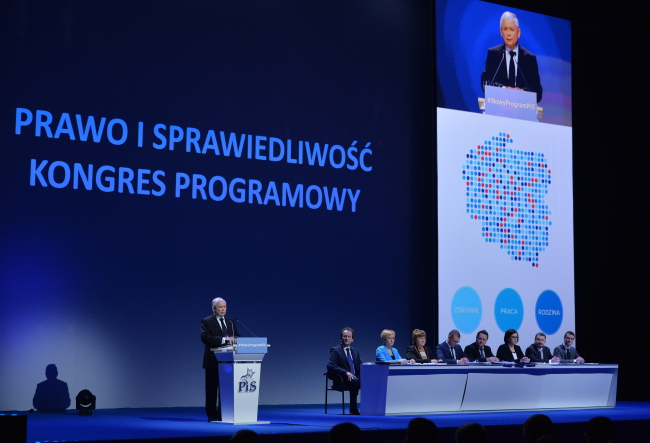 500 złotych na drugie i kolejne dzieci, likwidacja NFZ i głębokie ... 500 złotych na drugie i kolejne dzieci, likwidacja NFZ i głębokie ...