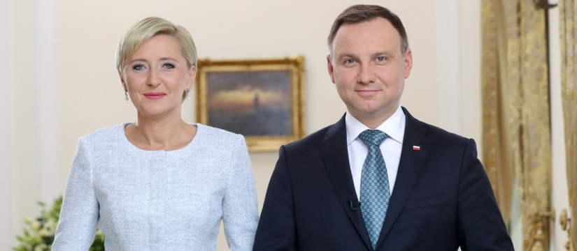 Para prezydencka złożyła życzenia wszystkim Babciom i Dziadkom: "Wspaniale przekazują Państwo ...