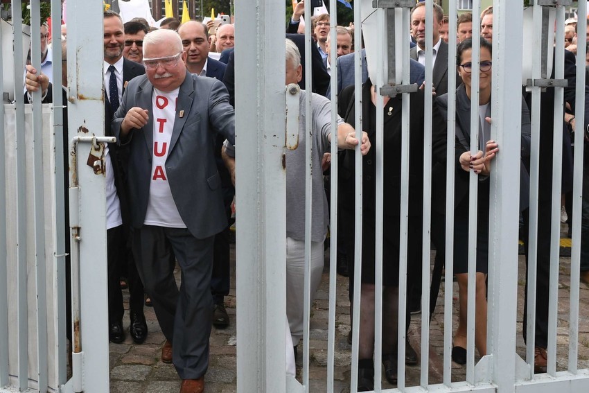 Dwie Polski. Dzięki OTUA-Manowi łatwiej zrozumieć podział