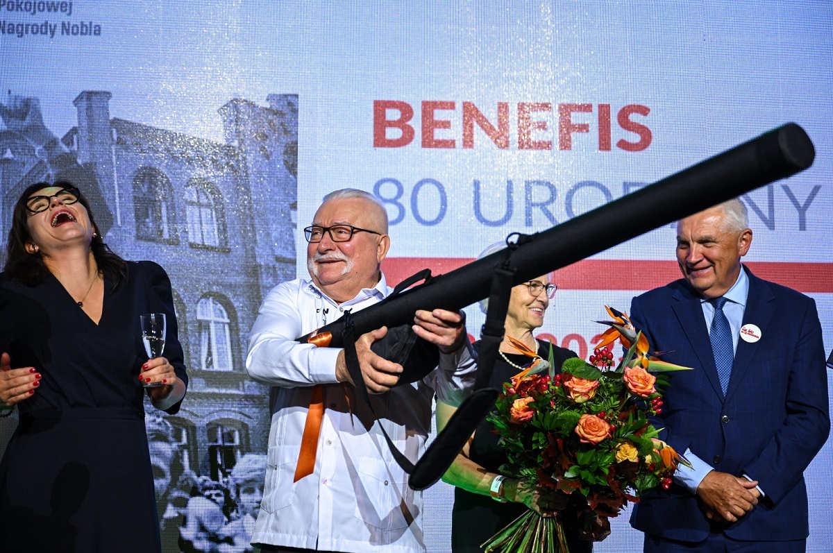 Prostactwo! Wałęsa na własnym benefisie obraził piosenkarkę