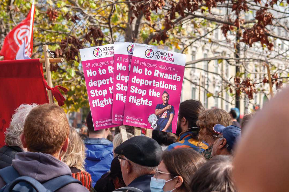 Wolą do Irlandii niż do Rwandy. Niewzruszony rząd