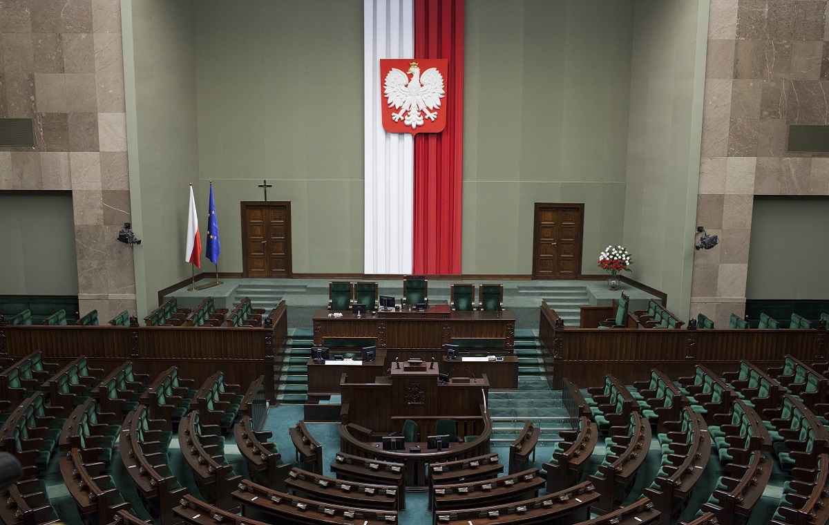 SONDAŻ. Polacy chcą nowej partii politycznej