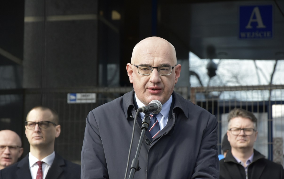 Zamach stanu. Gdzie trafiło śledztwo prok. Ostrowskiego?