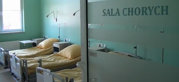 Mężczyzna zmarł pod szpitalem. Nie wpuszczono go do środka.