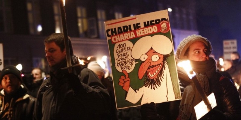 Ks. Chrostowski: To nie jest wybór: "I am Charlie" albo "I am not ...