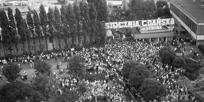 Równo 35 lat temu - w obronie zwolnionej Walentynowicz - rozpoczął się ...