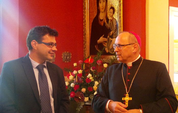 Biskup Mering: Nie będę klękał przed Nergalem czy Środą. "Ktoś bluźni ...