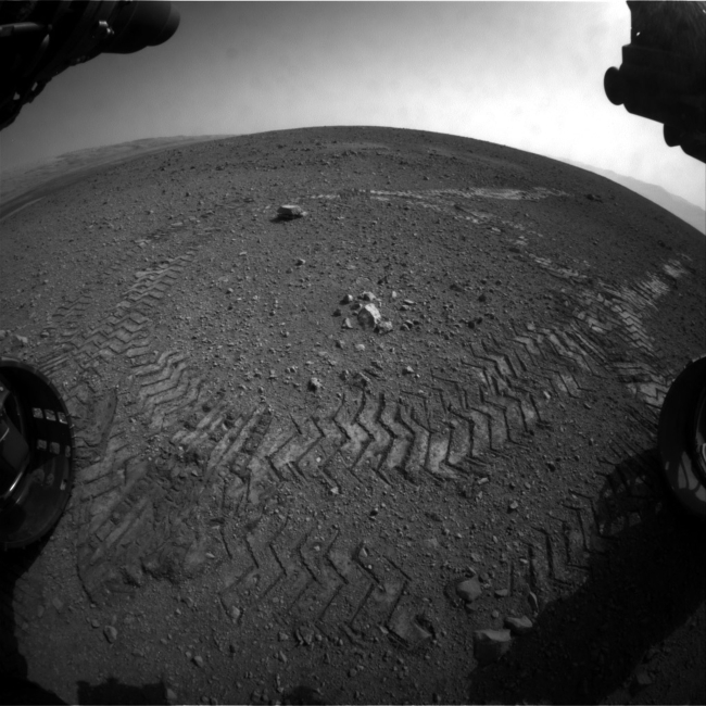 Kosmiczny łazik Curiosity jeździ już po Marsie