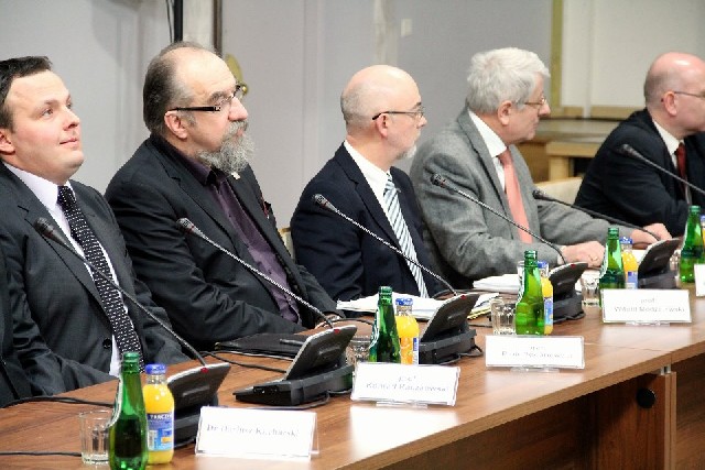 Prof. Modzelewski: "Trzeba wykreślić z przepisów podatkowych miejsca, w ...