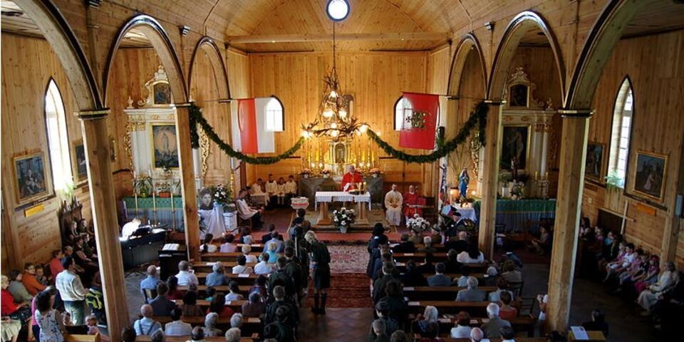 CBOS: Aż 62 proc. Polaków pozytywnie ocenia działalność Kościoła