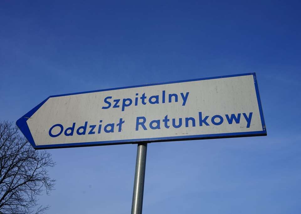 Szał 75‑latka na SOR-ze. Ratownik zaatakowany, sprzęt zniszczony